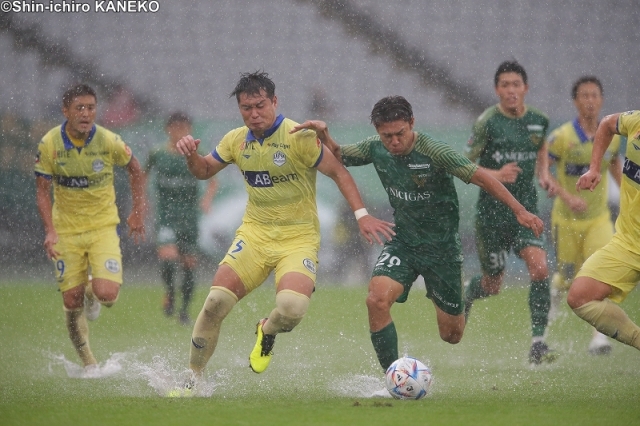 首位新潟が4連勝！ 横浜FCと岡山も白星…徳島は23分目でJ2新記録／J2第38節 | mixiニュース