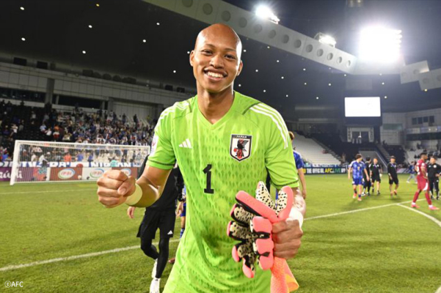 殊勲のPKストップ！ 優勝へ導いた“守護神”小久保玲央ブライアンは仲間に感謝「お前なら止められるという言葉を信じた」 | mixiニュース