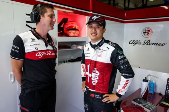 アルファロメオF1、2023年シーズンも周冠宇を起用。ボッタスとのペアを継続へ | mixiニュース