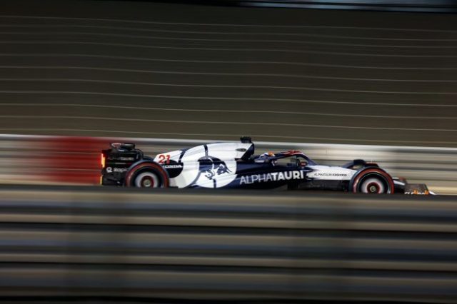 デ・フリース14位「ペースは悪くなかったし周囲と戦えた」アルファタウリはステイアウトの判断について調査へ／F1第1戦 | mixiニュース