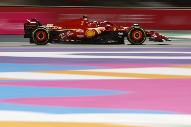 食あたりで不調のサインツ「大変な一日だったが、何とか走れてよかった」フェラーリ／F1第2戦木曜 | mixiニュース
