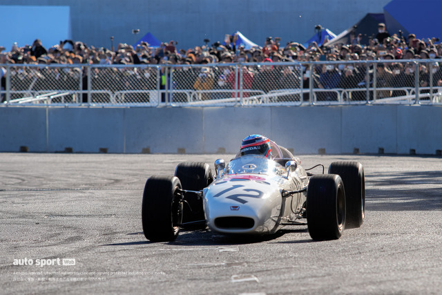 「めちゃくちゃ楽しい」佐藤琢磨がデモランでも攻めた！ ホンダF1オートサロンスペシャルイベントが大盛況 | mixiニュース