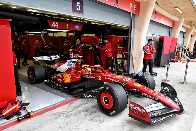 ハミルトンが2025年型フェラーリの本格テストをスタート「データ収集の段階だが良い感触」 | mixiニュース