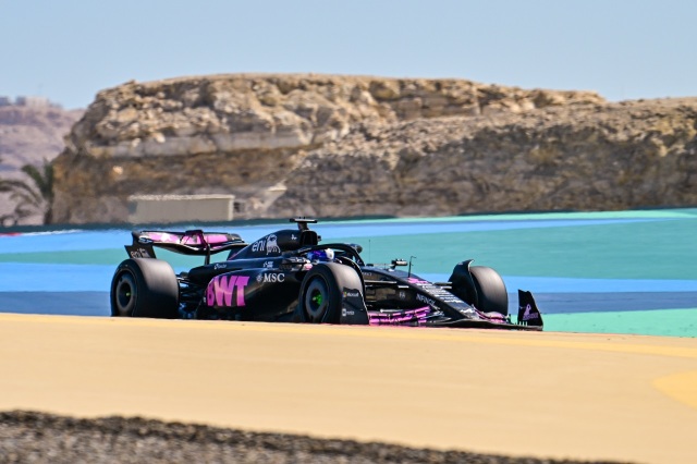 アルピーヌとウイリアムズが2026年用F1タイヤテスト。アーロンとアルボンが2023年型マシンで走行 | mixiニュース