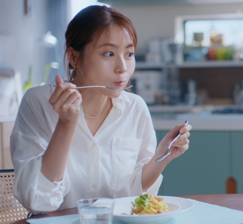 有村架純が慣れた手つきでパスタ作る新CM、笑顔いっぱいに頬張り「はまるわ～」 | mixiニュース