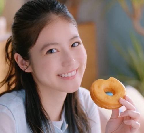 今田美桜、ミスタードーナツ55周年記念商品「ニューホームカット」新CM | mixiニュース